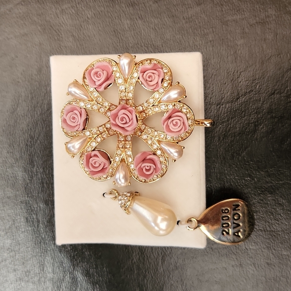 Avon | Jewelry | Avon Presidents Recognition Achievement Award Pin ...